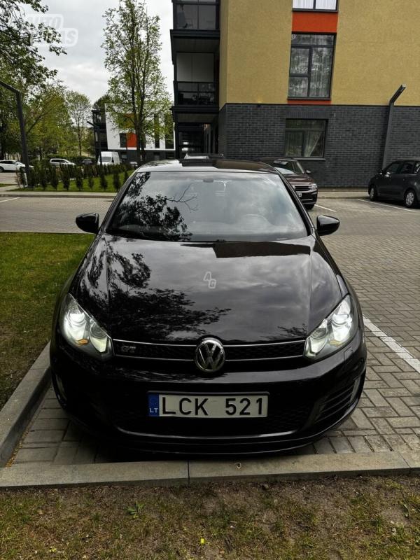 Red Volkswagen Golf 2010 in Panevezys, with an engine capacity of 2.00 L and mileage of 325 thousand km for 3950 €, photo 4 on AUTOMOTO.COM.LV