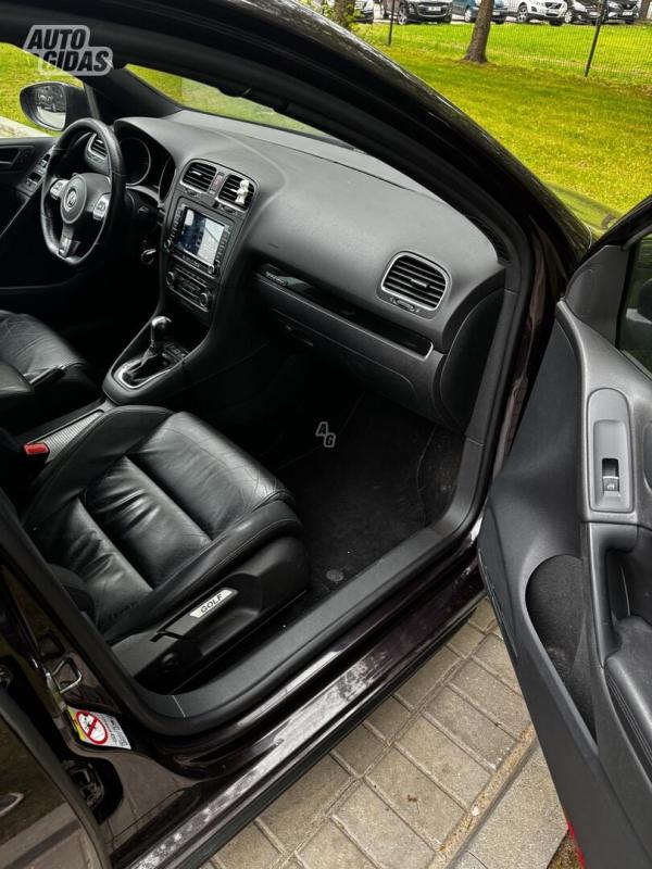 Red Volkswagen Golf 2010 in Panevezys, with an engine capacity of 2.00 L and mileage of 325 thousand km for 3950 €, photo 6 on AUTOMOTO.COM.LV