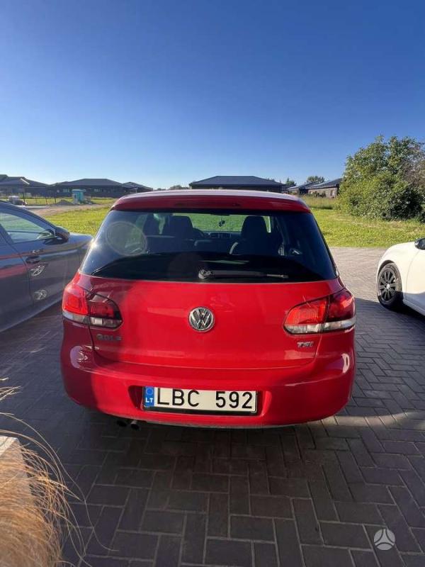 Sarkans Volkswagen Golf 2010 Kauņa, ar dzinēja tilpumu 1.39 L un nobraukumu 198 tūkst. km par 2500 €, foto 5 vietnē AUTOMOTO.COM.LV