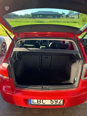 Red Volkswagen Golf 2010 in Kaunas, with an engine capacity of 1.39 L and mileage of 198 thousand km for 2500 €, photo 8 on AUTOMOTO.COM.LV