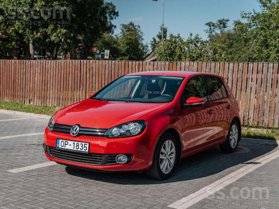 Red Volkswagen Golf 2010 in Riga, with an engine capacity of 1.60 L and mileage of 208 thousand km for 4200 €, photo 3 on AUTOMOTO.COM.LV