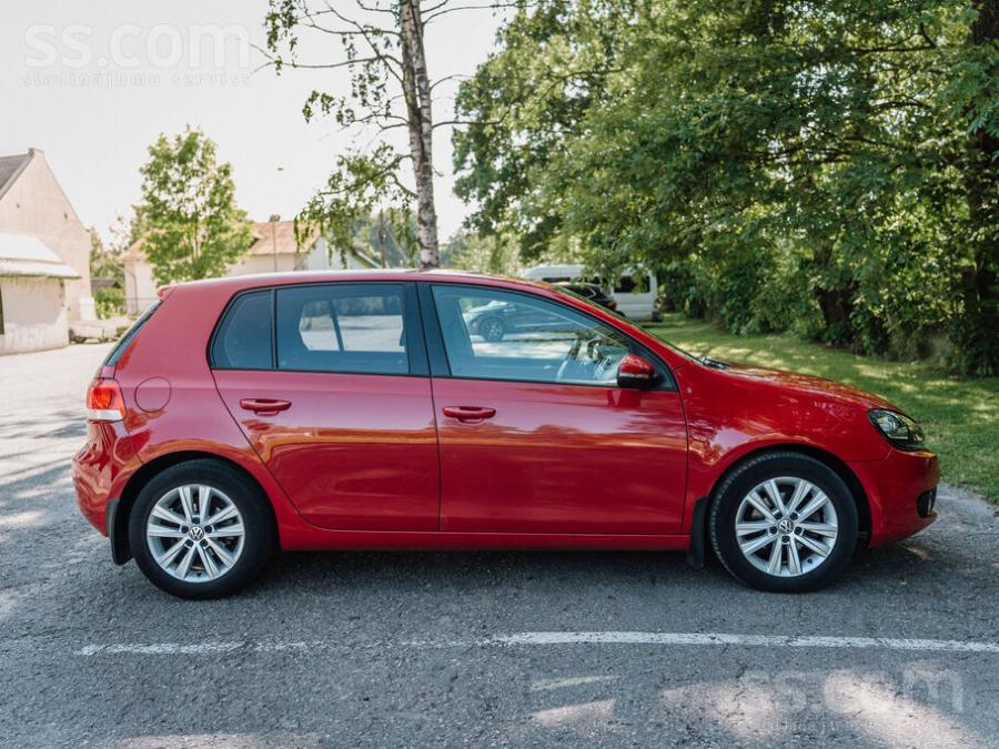 Red Volkswagen Golf 2010 in Riga, with an engine capacity of 1.60 L and mileage of 208 thousand km for 4200 €, photo 6 on AUTOMOTO.COM.LV