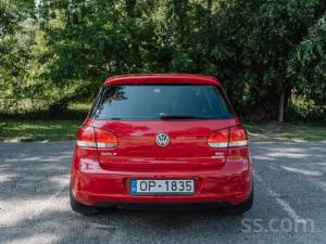 Red Volkswagen Golf 2010 in Riga, with an engine capacity of 1.60 L and mileage of 208 thousand km for 4200 €, photo 7 on AUTOMOTO.COM.LV