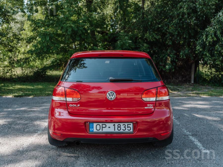 Red Volkswagen Golf 2010 in Riga, with an engine capacity of 1.60 L and mileage of 208 thousand km for 4200 €, photo 7 on AUTOMOTO.COM.LV