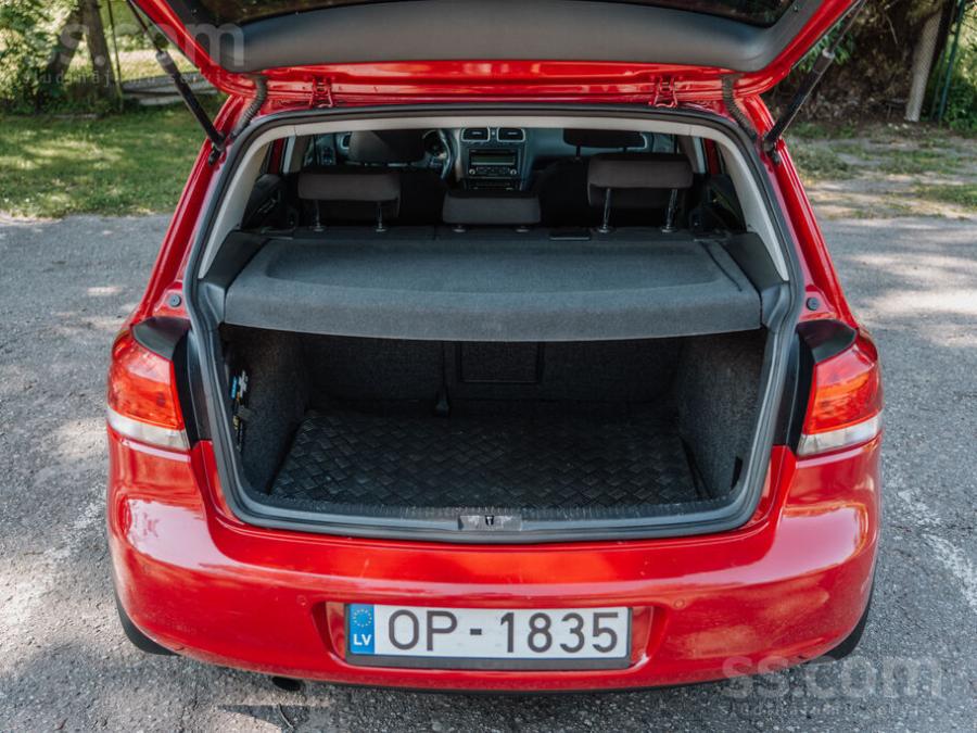 Red Volkswagen Golf 2010 in Riga, with an engine capacity of 1.60 L and mileage of 208 thousand km for 4200 €, photo 10 on AUTOMOTO.COM.LV