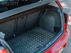 Red Volkswagen Golf 2010 in Riga, with an engine capacity of 1.60 L and mileage of 208 thousand km for 4200 €, photo 11 on AUTOMOTO.COM.LV