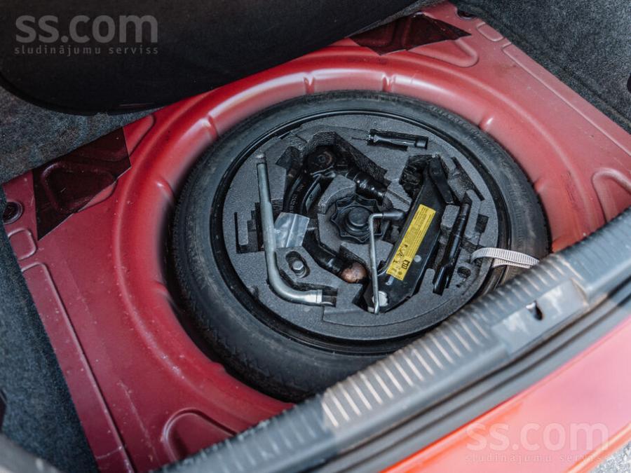 Red Volkswagen Golf 2010 in Riga, with an engine capacity of 1.60 L and mileage of 208 thousand km for 4200 €, photo 12 on AUTOMOTO.COM.LV