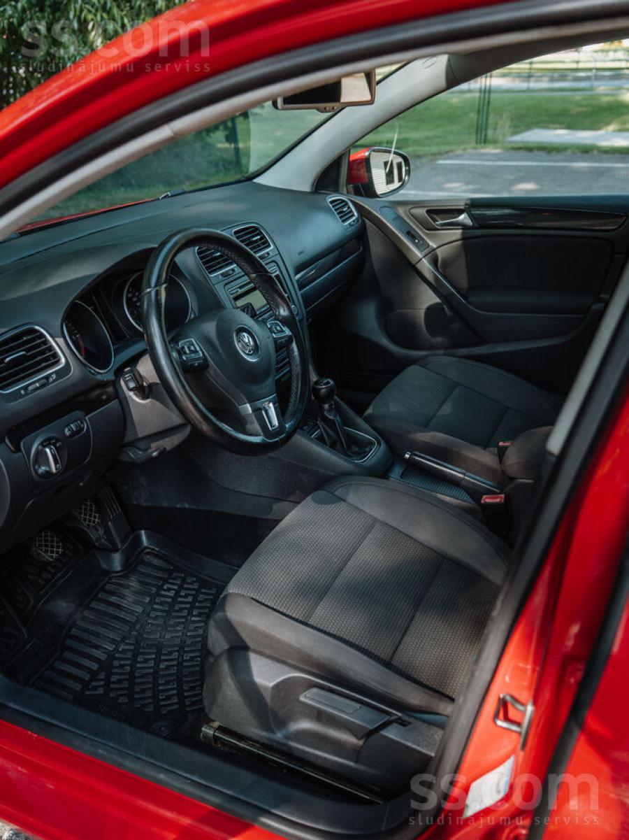 Red Volkswagen Golf 2010 in Riga, with an engine capacity of 1.60 L and mileage of 208 thousand km for 4200 €, photo 14 on AUTOMOTO.COM.LV