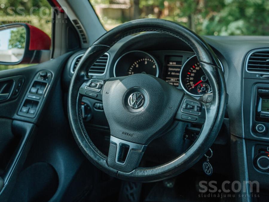 Red Volkswagen Golf 2010 in Riga, with an engine capacity of 1.60 L and mileage of 208 thousand km for 4200 €, photo 18 on AUTOMOTO.COM.LV