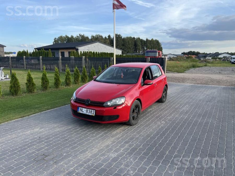 Red Volkswagen Golf 2010 in Riga, with an engine capacity of 1.60 L and mileage of 244 thousand km for 2150 €, photo 1 on AUTOMOTO.COM.LV