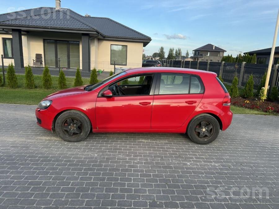 Red Volkswagen Golf 2010 in Riga, with an engine capacity of 1.60 L and mileage of 244 thousand km for 2150 €, photo 5 on AUTOMOTO.COM.LV