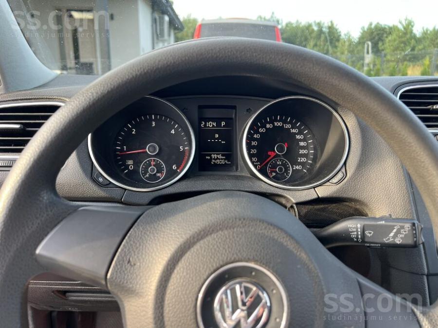 Red Volkswagen Golf 2010 in Riga, with an engine capacity of 1.60 L and mileage of 244 thousand km for 2150 €, photo 9 on AUTOMOTO.COM.LV