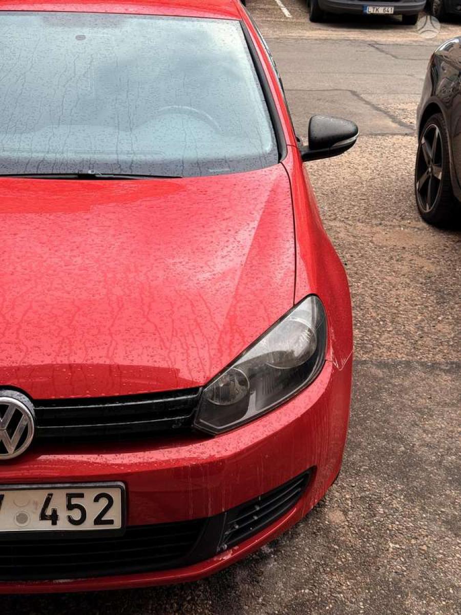 Sarkans Volkswagen Golf 2010 Viļņa, ar dzinēja tilpumu 1.20 L un nobraukumu 311 tūkst. km par 1799 €, foto 3 vietnē AUTOMOTO.COM.LV
