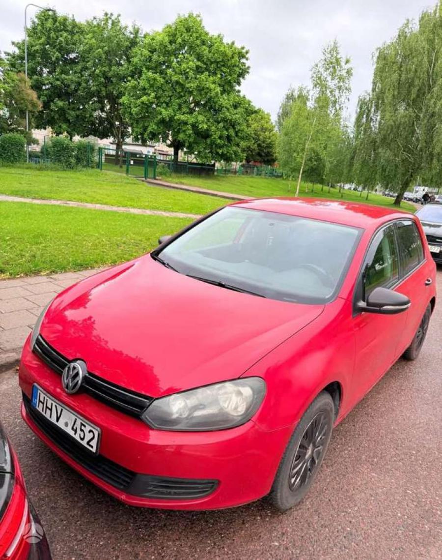 Sarkans Volkswagen Golf 2010 Viļņa, ar dzinēja tilpumu 1.20 L un nobraukumu 311 tūkst. km par 1799 €, foto 4 vietnē AUTOMOTO.COM.LV