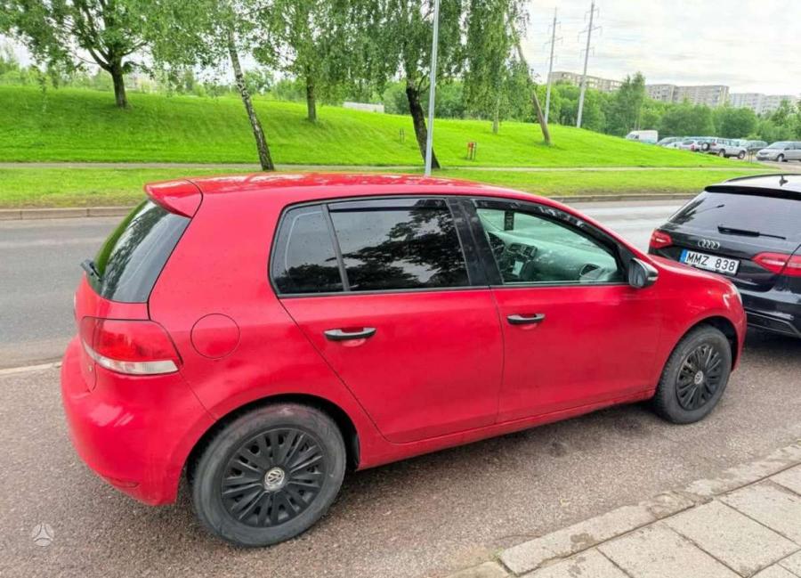 Sarkans Volkswagen Golf 2010 Viļņa, ar dzinēja tilpumu 1.20 L un nobraukumu 311 tūkst. km par 1799 €, foto 7 vietnē AUTOMOTO.COM.LV