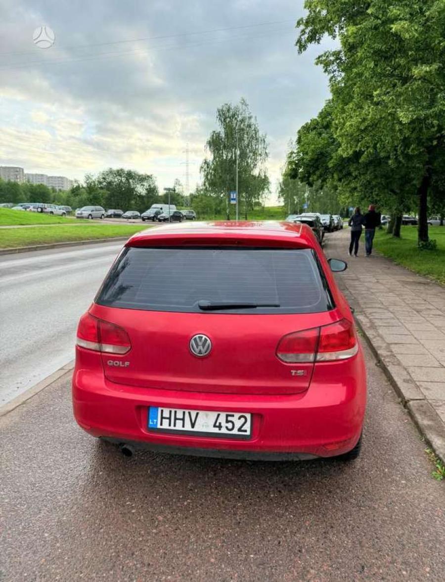 Sarkans Volkswagen Golf 2010 Viļņa, ar dzinēja tilpumu 1.20 L un nobraukumu 311 tūkst. km par 1799 €, foto 8 vietnē AUTOMOTO.COM.LV