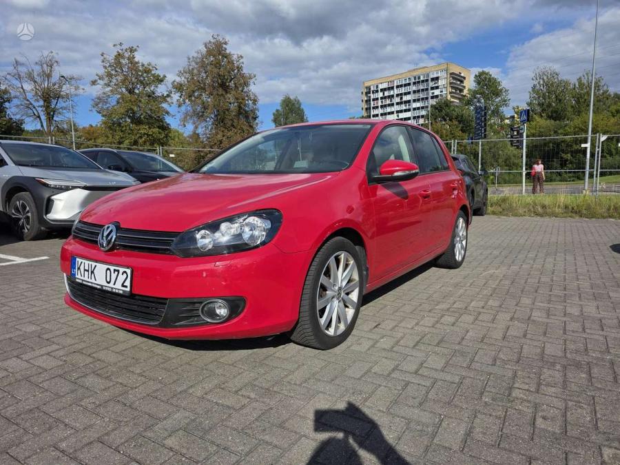 Red Volkswagen Golf 2010 in Vilnius, with an engine capacity of 1.97 L and mileage of 90 thousand km for 5000 €, photo 1 on AUTOMOTO.COM.LV
