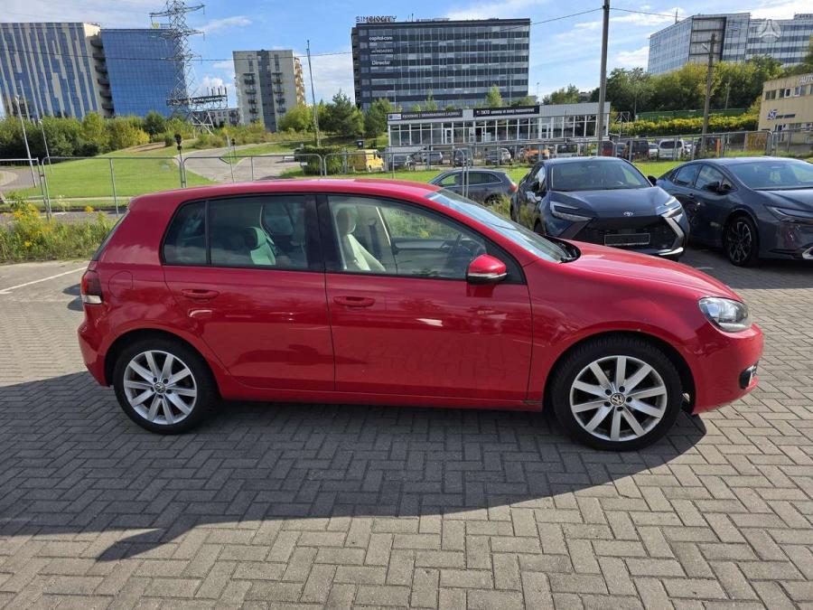 Red Volkswagen Golf 2010 in Vilnius, with an engine capacity of 1.97 L and mileage of 90 thousand km for 5000 €, photo 4 on AUTOMOTO.COM.LV