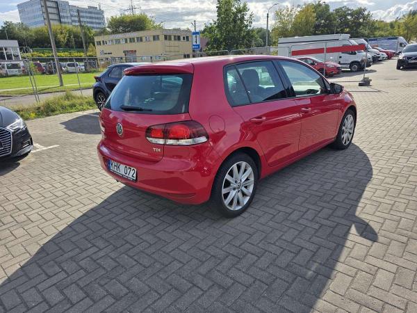 Sarkans Volkswagen Golf 2010 Viļņa, ar dzinēja tilpumu 1.97 L un nobraukumu 90 tūkst. km par 5000 €, foto 5 vietnē AUTOMOTO.COM.LV