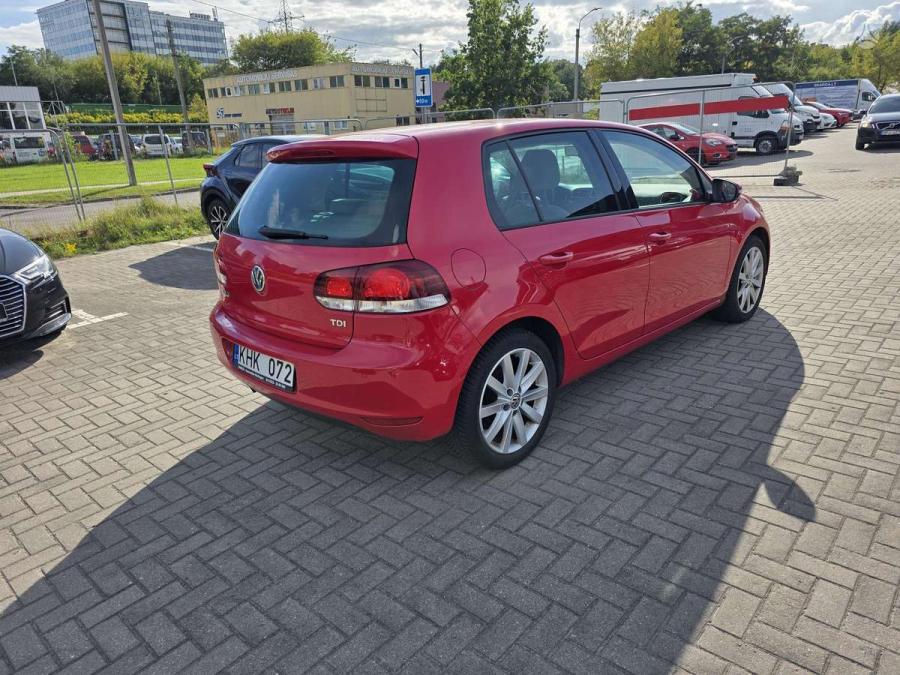 Red Volkswagen Golf 2010 in Vilnius, with an engine capacity of 1.97 L and mileage of 90 thousand km for 5000 €, photo 5 on AUTOMOTO.COM.LV