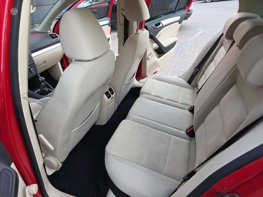 Red Volkswagen Golf 2010 in Vilnius, with an engine capacity of 1.97 L and mileage of 90 thousand km for 5000 €, photo 14 on AUTOMOTO.COM.LV