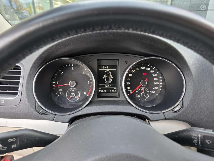 Red Volkswagen Golf 2010 in Vilnius, with an engine capacity of 1.97 L and mileage of 90 thousand km for 5000 €, photo 17 on AUTOMOTO.COM.LV