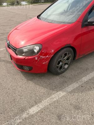 Sarkans Volkswagen Golf 2011 Rīga, ar dzinēja tilpumu 1.60 L un nobraukumu 334 tūkst. km par 2100 €, foto 3 vietnē AUTOMOTO.COM.LV