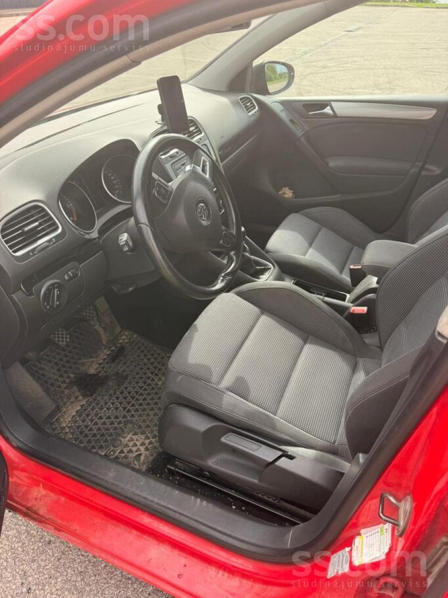 Sarkans Volkswagen Golf 2011 Rīga, ar dzinēja tilpumu 1.60 L un nobraukumu 334 tūkst. km par 2100 €, foto 7 vietnē AUTOMOTO.COM.LV
