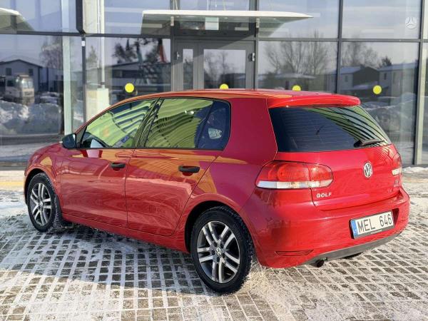 Red Volkswagen Golf 2012 in Vilnius, with an engine capacity of 1.20 L and mileage of 236 thousand km for 3400 €, photo 2 on AUTOMOTO.COM.LV