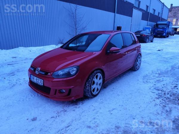 Red Volkswagen Golf 2012 in Riga, with an engine capacity of 1.60 L and mileage of 268 thousand km for 3700 €, photo 3 on AUTOMOTO.COM.LV