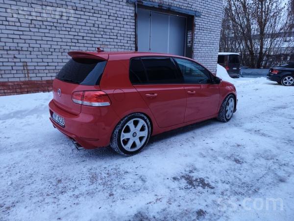 Red Volkswagen Golf 2012 in Riga, with an engine capacity of 1.60 L and mileage of 268 thousand km for 3700 €, photo 5 on AUTOMOTO.COM.LV