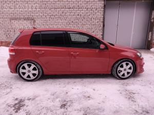 Red Volkswagen Golf 2012 in Riga, with an engine capacity of 1.60 L and mileage of 268 thousand km for 3700 €, photo 6 on AUTOMOTO.COM.LV