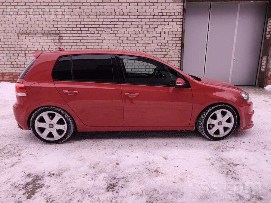 Red Volkswagen Golf 2012 in Riga, with an engine capacity of 1.60 L and mileage of 268 thousand km for 3700 €, photo 6 on AUTOMOTO.COM.LV