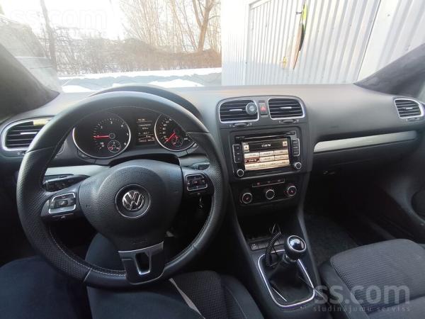 Red Volkswagen Golf 2012 in Riga, with an engine capacity of 1.60 L and mileage of 268 thousand km for 3700 €, photo 7 on AUTOMOTO.COM.LV