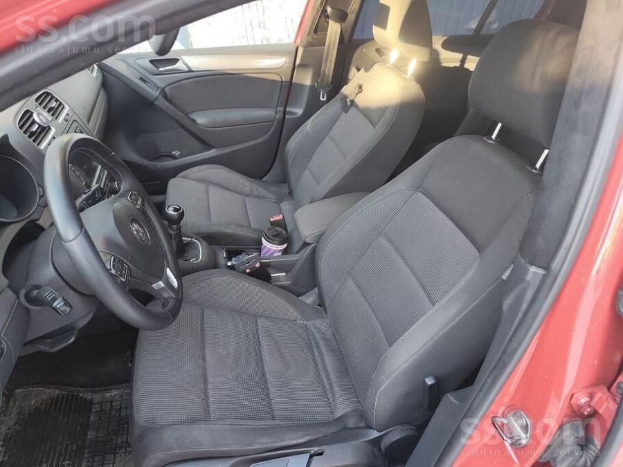 Red Volkswagen Golf 2012 in Riga, with an engine capacity of 1.60 L and mileage of 268 thousand km for 3700 €, photo 9 on AUTOMOTO.COM.LV