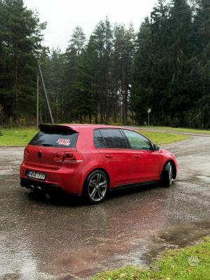 Red Volkswagen Golf 2012 in Rokiskis, with an engine capacity of 1.97 L and mileage of 280 thousand km for 8500 €, photo 2 on AUTOMOTO.COM.LV