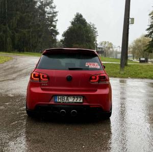 Red Volkswagen Golf 2012 in Rokiskis, with an engine capacity of 1.97 L and mileage of 280 thousand km for 8500 €, photo 3 on AUTOMOTO.COM.LV