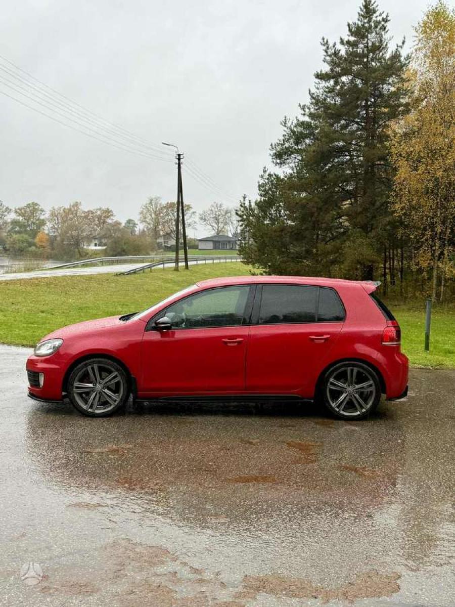 Red Volkswagen Golf 2012 in Rokiskis, with an engine capacity of 1.97 L and mileage of 280 thousand km for 8500 €, photo 6 on AUTOMOTO.COM.LV