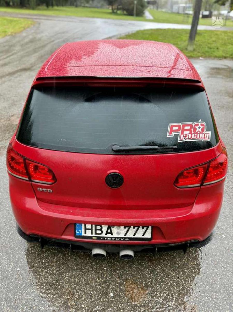 Red Volkswagen Golf 2012 in Rokiskis, with an engine capacity of 1.97 L and mileage of 280 thousand km for 8500 €, photo 7 on AUTOMOTO.COM.LV