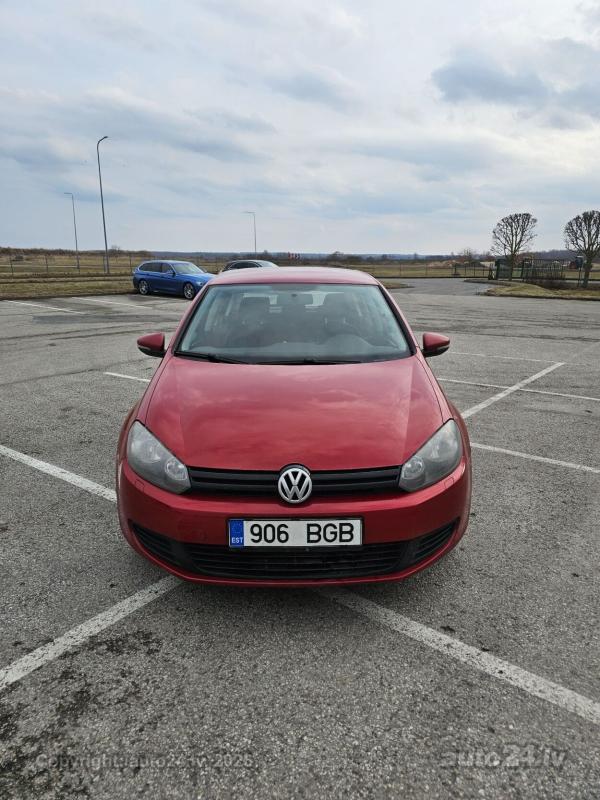 Red Volkswagen Golf 2012 in Tartu, with an engine capacity of 1.20 L and mileage of 195 thousand km for 2600 €, photo 1 on AUTOMOTO.COM.LV