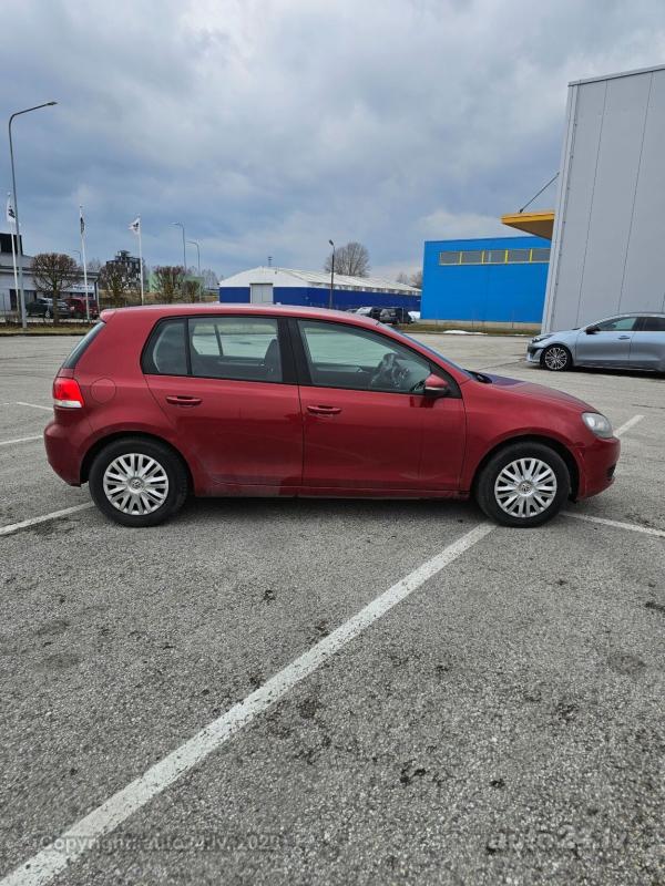 Red Volkswagen Golf 2012 in Tartu, with an engine capacity of 1.20 L and mileage of 195 thousand km for 2600 €, photo 7 on AUTOMOTO.COM.LV