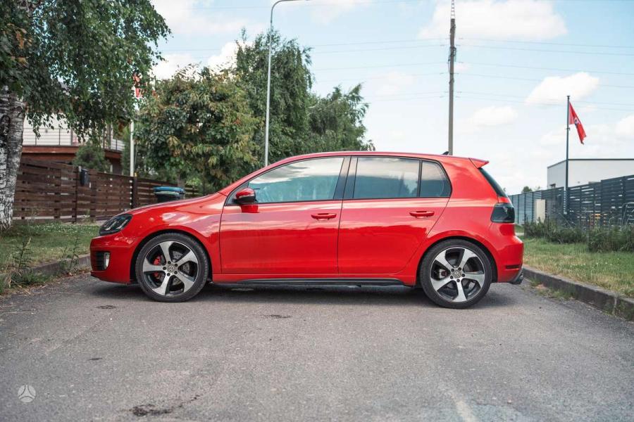 Sarkans Volkswagen Golf 2012 Viļņa, ar dzinēja tilpumu 1.98 L un nobraukumu 190 tūkst. km par 8200 €, foto 3 vietnē AUTOMOTO.COM.LV