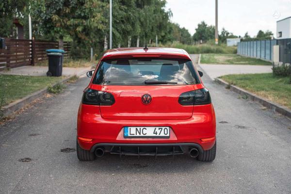 Red Volkswagen Golf 2012 in Vilnius, with an engine capacity of 1.98 L and mileage of 190 thousand km for 8200 €, photo 3 on AUTOMOTO.COM.LV