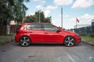 Sarkans Volkswagen Golf 2012 Viļņa, ar dzinēja tilpumu 1.98 L un nobraukumu 190 tūkst. km par 8200 €, foto 5 vietnē AUTOMOTO.COM.LV