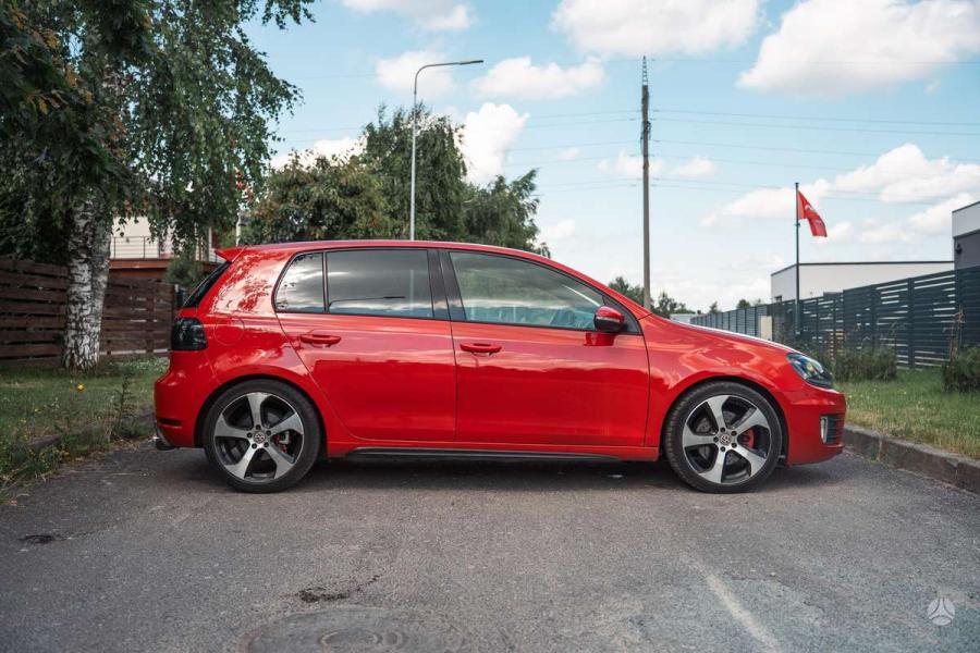 Sarkans Volkswagen Golf 2012 Viļņa, ar dzinēja tilpumu 1.98 L un nobraukumu 190 tūkst. km par 8200 €, foto 5 vietnē AUTOMOTO.COM.LV