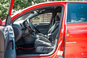 Sarkans Volkswagen Golf 2012 Viļņa, ar dzinēja tilpumu 1.98 L un nobraukumu 190 tūkst. km par 8200 €, foto 9 vietnē AUTOMOTO.COM.LV