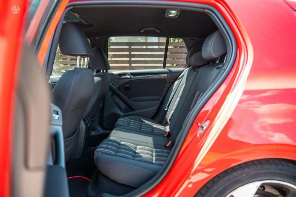 Red Volkswagen Golf 2012 in Vilnius, with an engine capacity of 1.98 L and mileage of 190 thousand km for 8200 €, photo 9 on AUTOMOTO.COM.LV