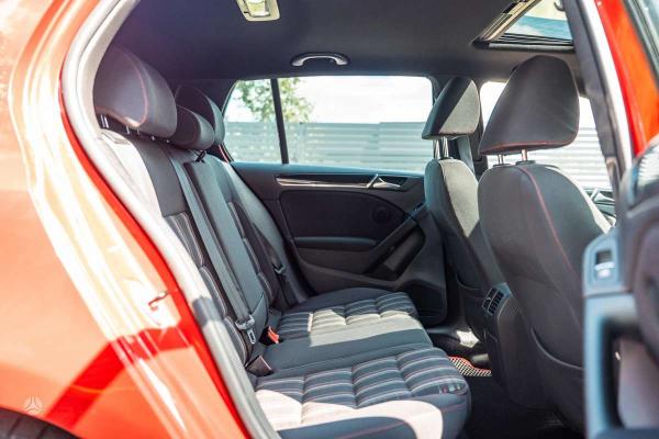 Red Volkswagen Golf 2012 in Vilnius, with an engine capacity of 1.98 L and mileage of 190 thousand km for 8200 €, photo 10 on AUTOMOTO.COM.LV