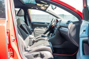 Sarkans Volkswagen Golf 2012 Viļņa, ar dzinēja tilpumu 1.98 L un nobraukumu 190 tūkst. km par 8200 €, foto 12 vietnē AUTOMOTO.COM.LV