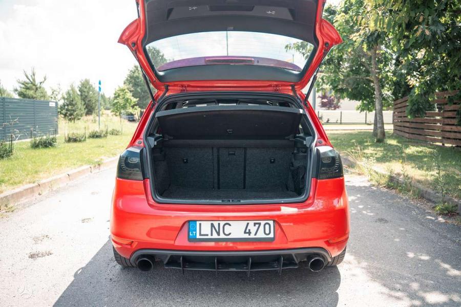 Sarkans Volkswagen Golf 2012 Viļņa, ar dzinēja tilpumu 1.98 L un nobraukumu 190 tūkst. km par 8200 €, foto 15 vietnē AUTOMOTO.COM.LV